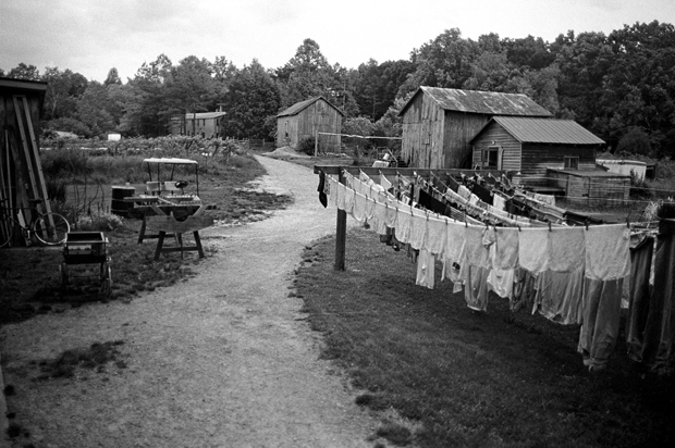Living off the Land: Photos Depict Daily Life on a Commune in Virginia ...