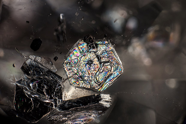 Otherworldly Images of Gemstones Photographed Through a Microscope ...