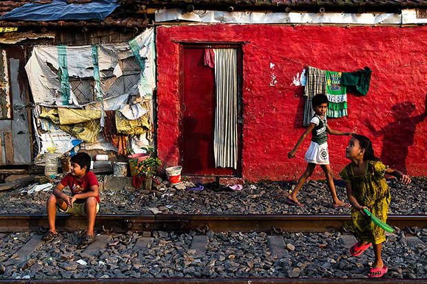 Eye-Opening Photos Shed Light On a Community Living by Railroad Tracks in Kolkata - Feature Shoot