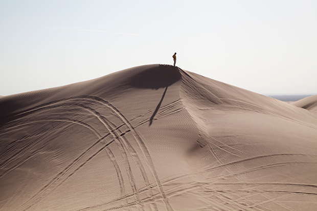 Photographer Traverses the Inhospitable Terrain of the Mojave and ...