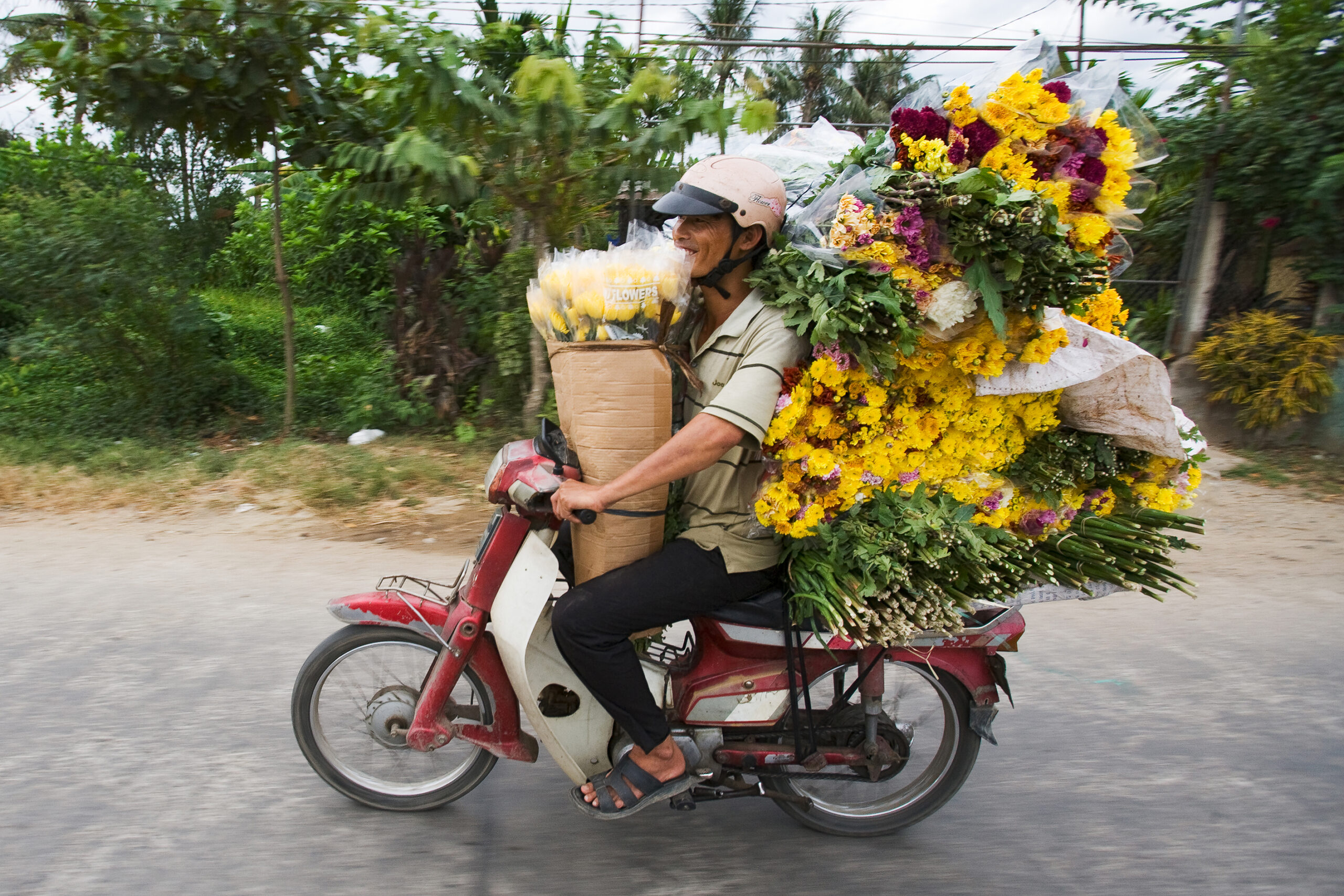 Behold The Astonishing Load-Carrying Motorbikes Of Vietnam - Feature Shoot