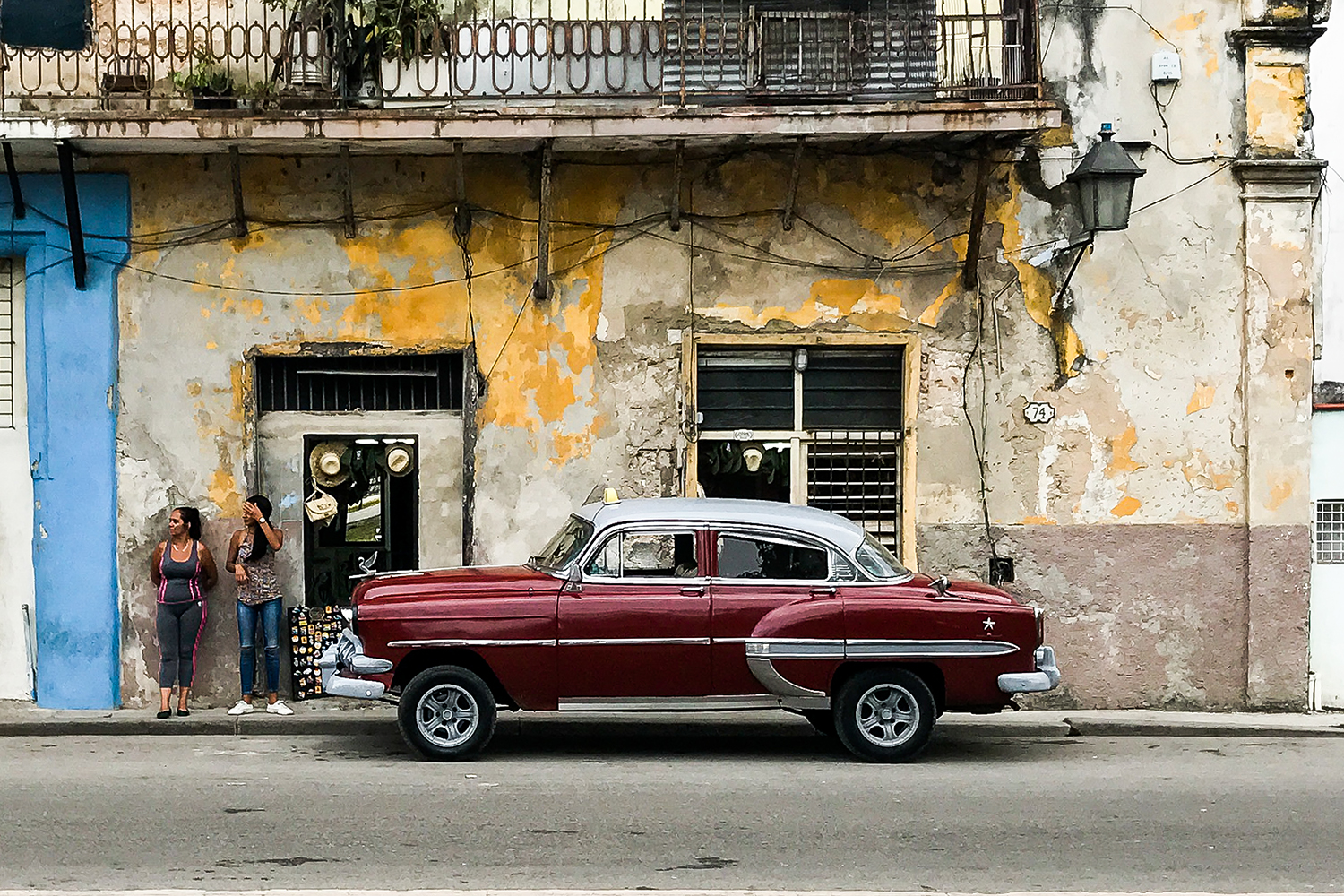 How Photographs of Cars Created a Web3 Community - Feature Shoot