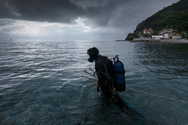 Welcome to Nemo’s Garden, a Sustainable, Underwater Greenhouse ...